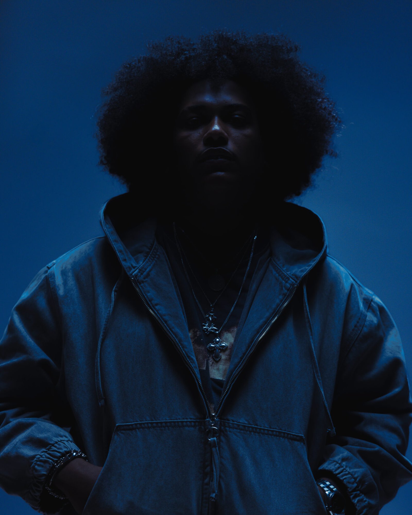 Mago de Tarso lança “Parasita” e expõe as contradições entre sucesso ...