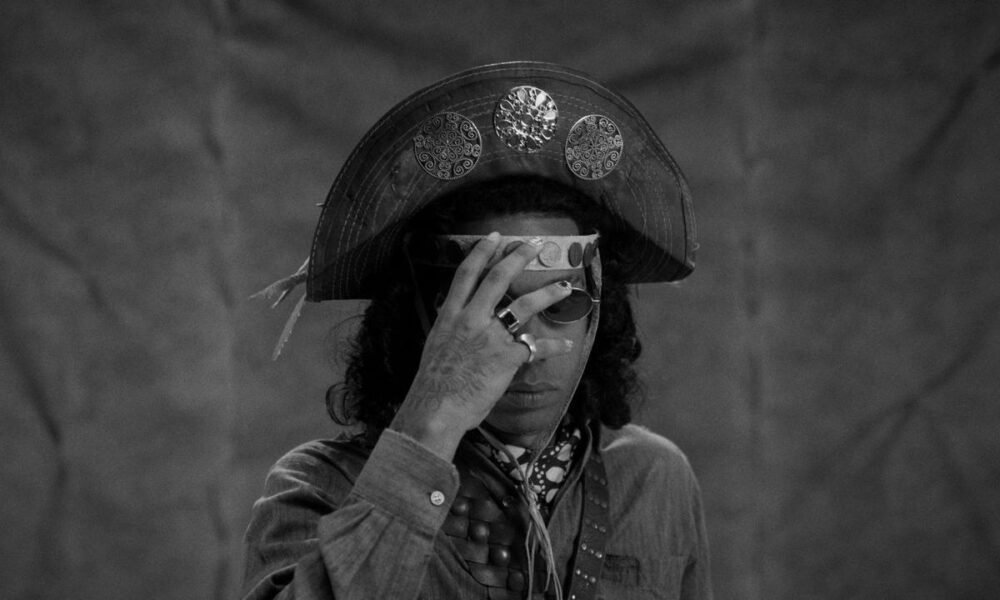 Mago de Tarso lança “Parasita” e expõe as contradições entre sucesso ...